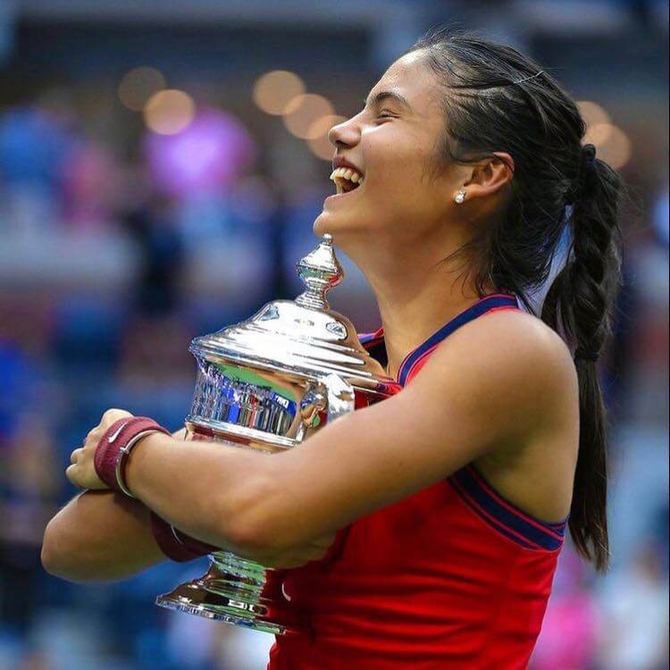 Emma Răducanu a donat echipamentul în care a cucerit titlul la US OPEN ...